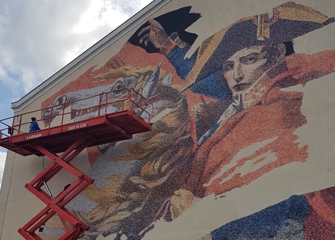 Découvrez la fresque monumentale qui embellit Fontainebleau - Streetart Paris