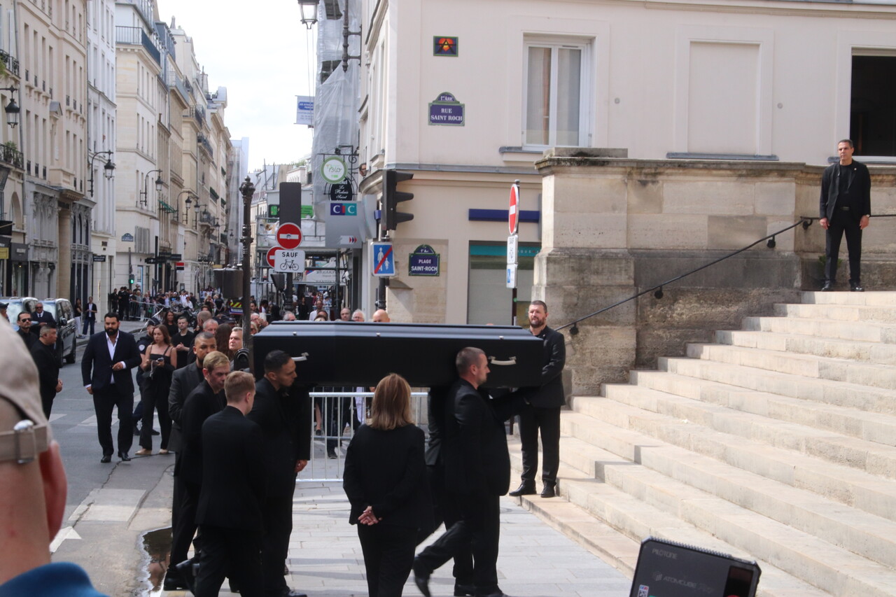 Célébrités réunies pour dire adieu à Thierry Ardisson - Streetart Paris