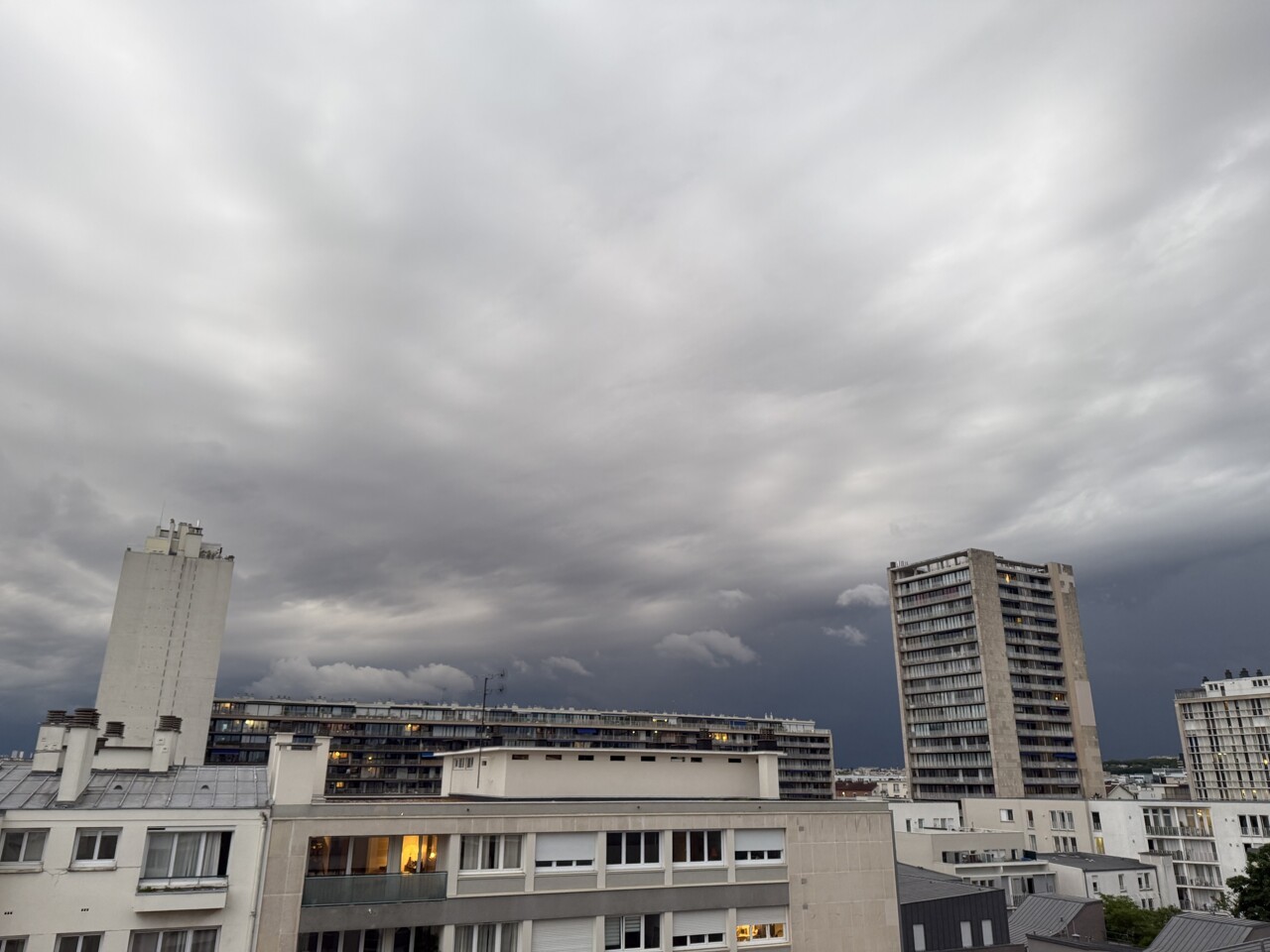 Paris : Alerte météo, tempête et pluie imminentes ! - Streetart Paris