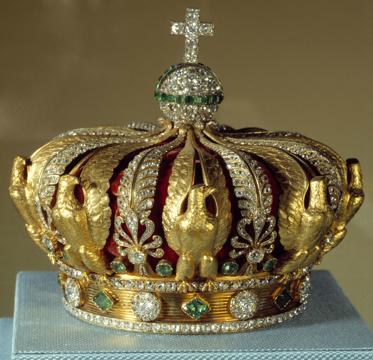 Vol audacieux au Louvre : découvrez les trésors dérobés - Streetart Paris