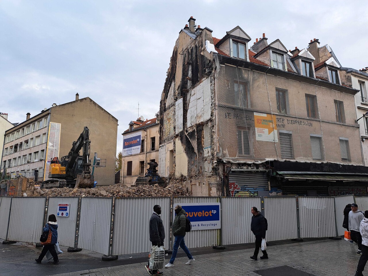 La cache des terroristes du 13-Novembre enfin démolie ! - Streetart Paris