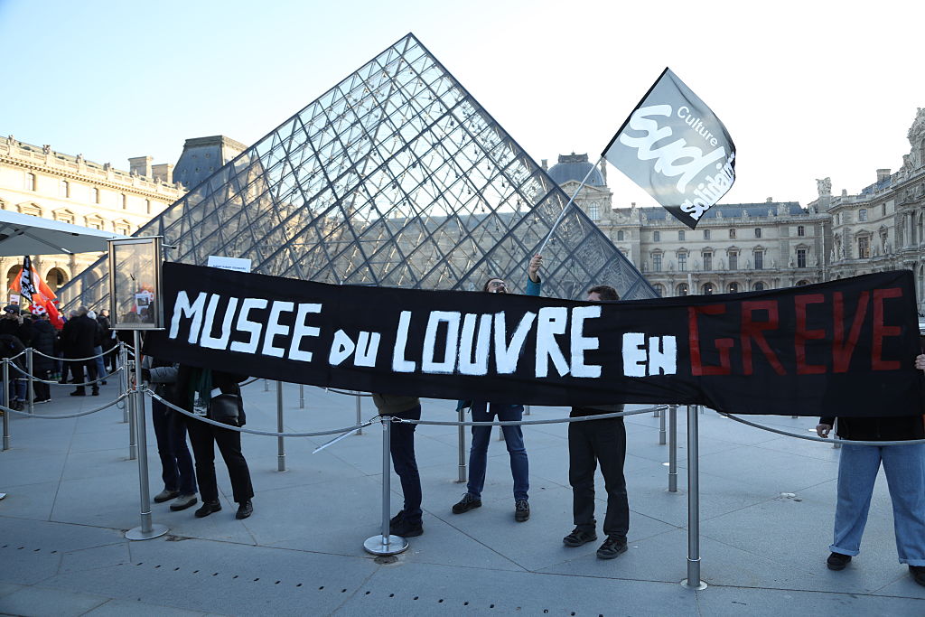 Le Louvre ferme: négociations interminables! - Streetart Paris