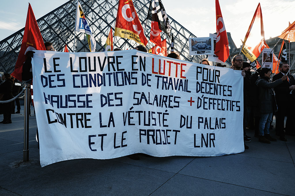 Fermeture du Louvre : Grève du Personnel Persiste! - Streetart Paris
