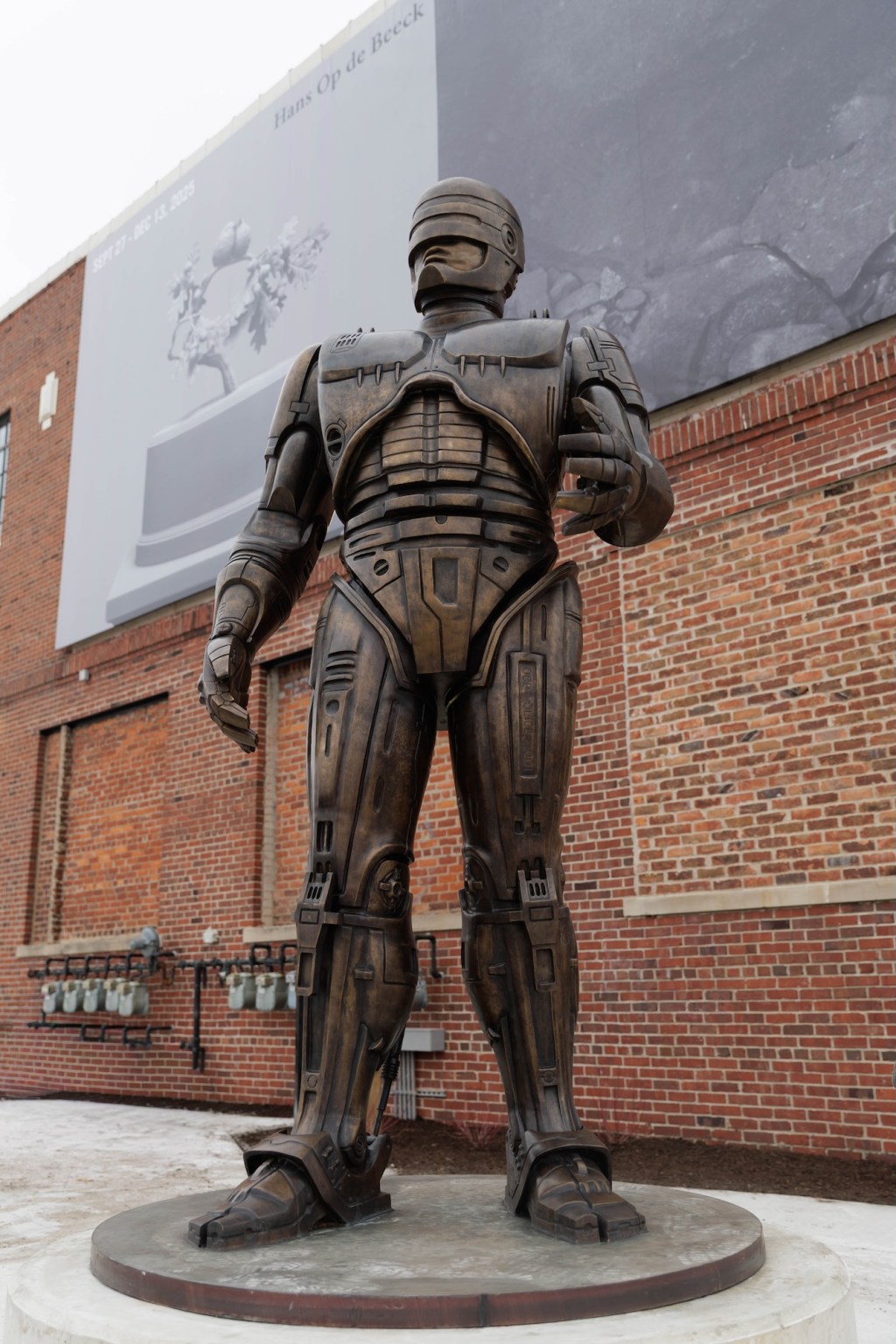 RoboCop : La Statue du Cyborg Justicier à Detroit! - Streetart Paris