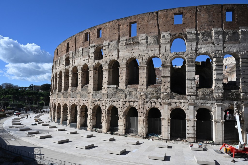 Nouvelle Plaza Piétonne au Colisée de Rome ! - Streetart Paris